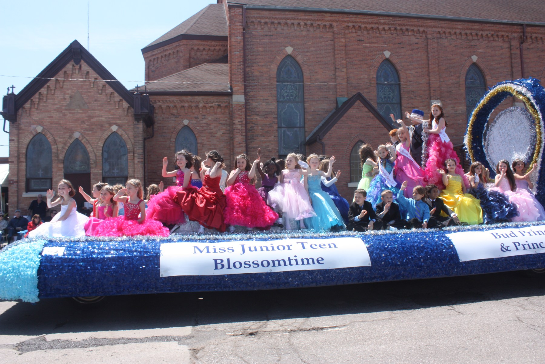 Grand Floral Parade – Blossomtime Festival