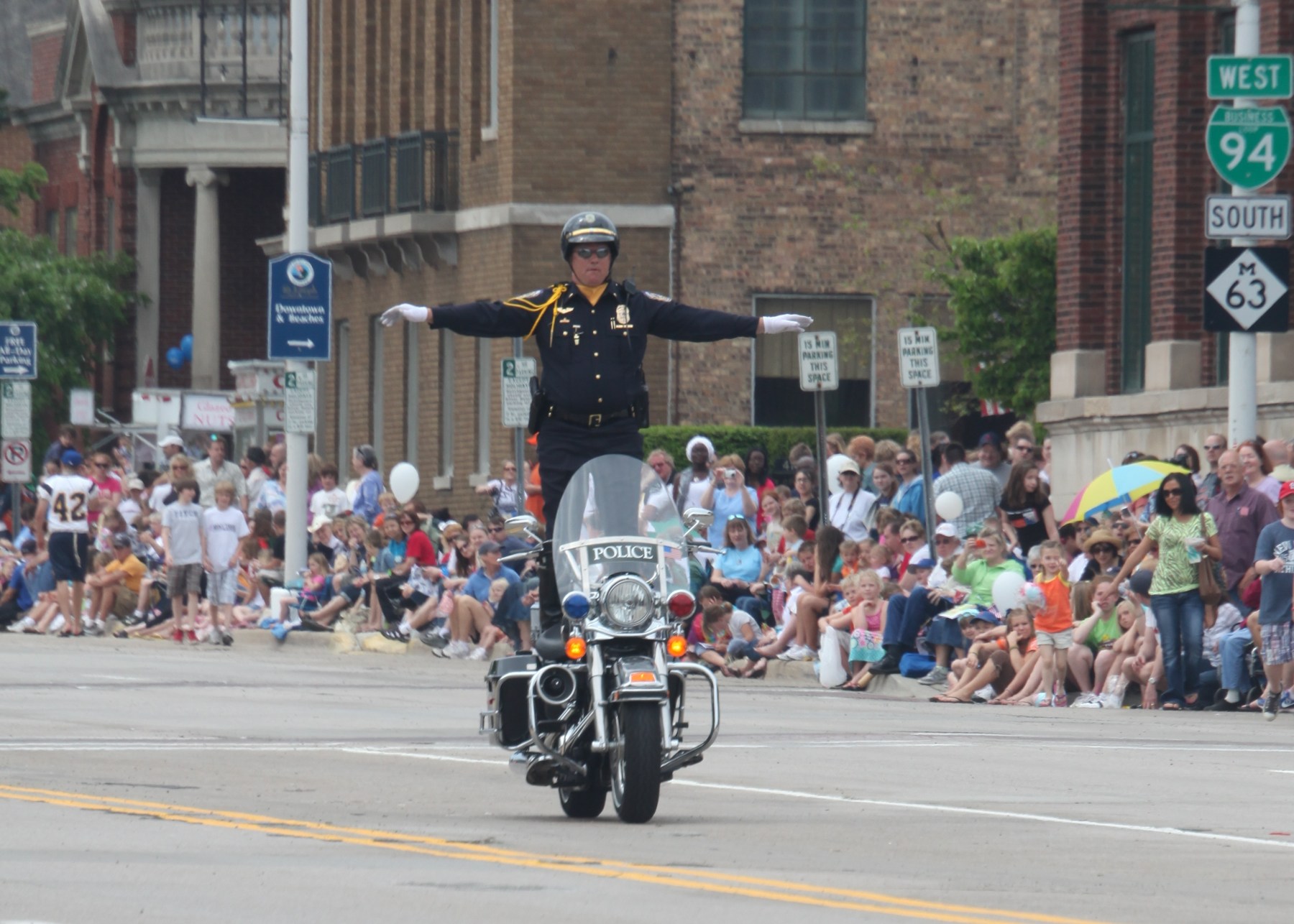 Grand Floral Parade – Blossomtime Festival